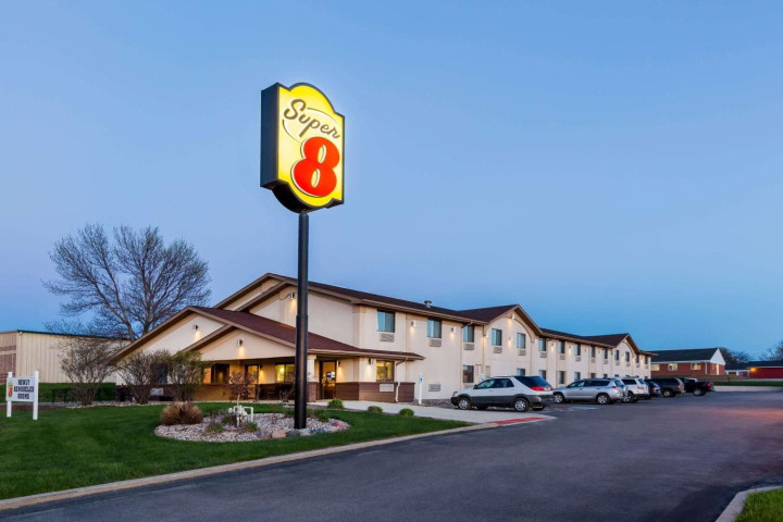 Super 8 By Wyndham Spirit Lake/okoboji - Spirit Lake, IA