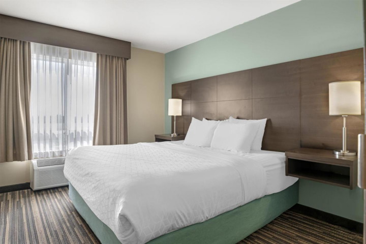 Best Western Plus Dartmouth Hotel & Suites - Halifax, NS, Canadá