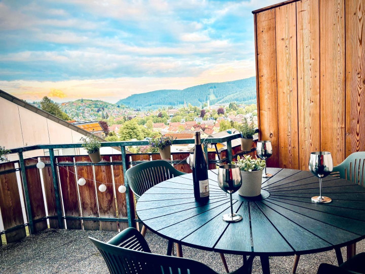 Balkon Mit Schwarzwaldblick, Hunde Frei, Tischfußball, Parkplatz, Familienfreundlich - Titisee-Neustadt