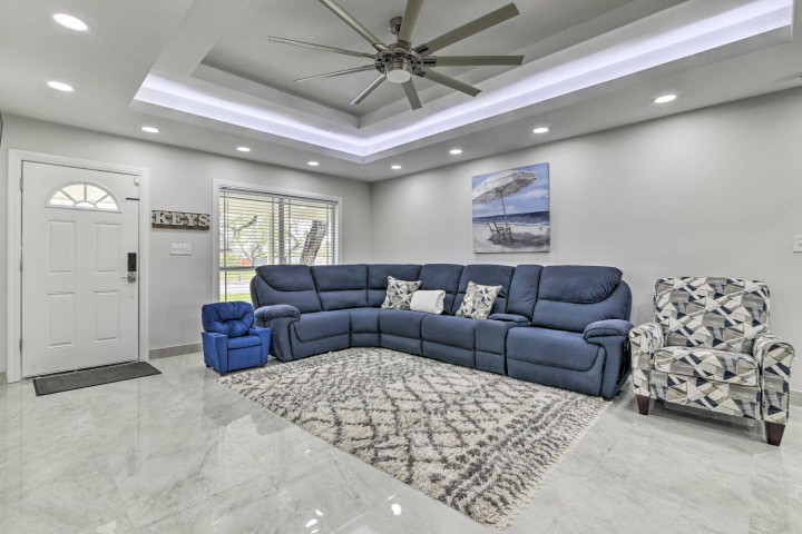 Patio & Grill: Spacious Gem Near Gulf Coast! - Brownsville, TX