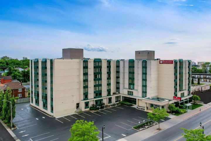 Ramada By Wyndham Niagara Falls Near The Falls - Welland