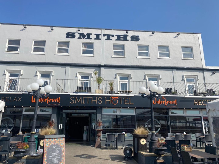 Smiths Hotel - Cardiff
