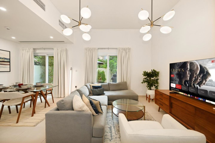 Cozy 3br Family Townhouse, Near Global Village -