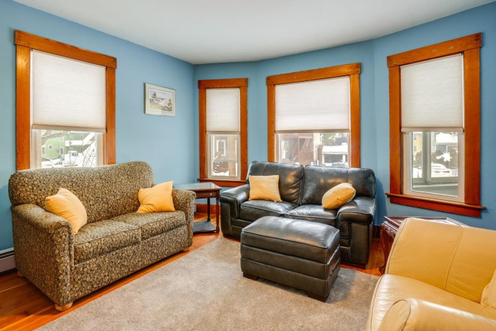 9 Mi To Wachusett Mtn! Family Base W/ Porch - Leominster, MA