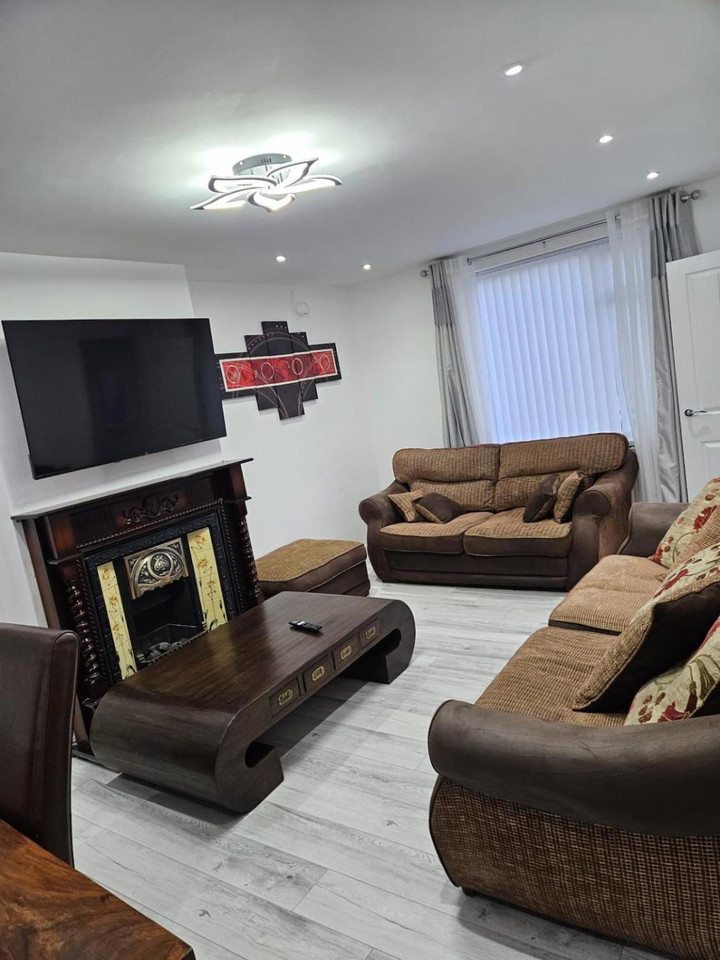 Spacious 4-bed House Near Manchester And Trafford Centre, Free Parking & Wifi - Knutsford