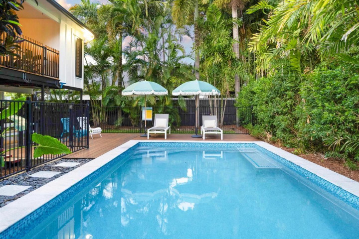 Tropical Poolside Studio - Townsville