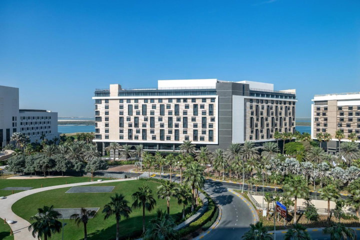 Yas Plaza Mangroves - Abu Dhabi