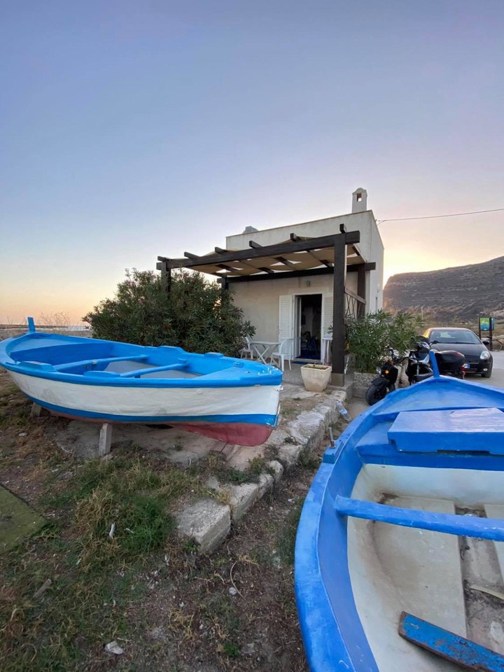 Il Cubo, Monovano Col Mare Su Tre Fronti. - Isola di Favignana