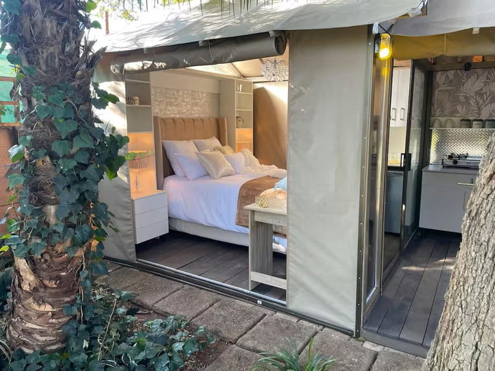 African Bird Of Paradise - Garden Glamping - Outdoor Shower - Boksburg