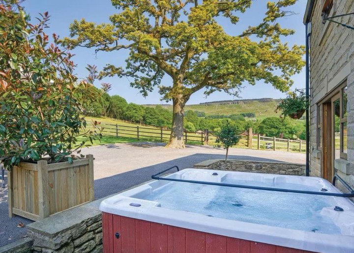 Charlesworth Lodges - Cheshire