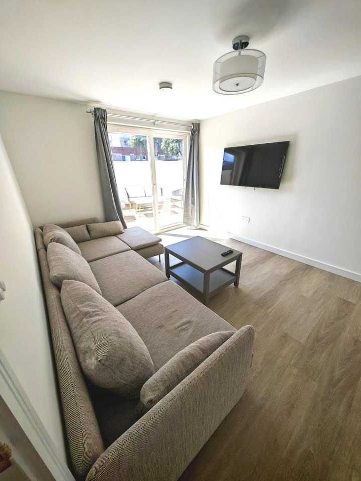 Cozy Corner 2 Bedroom House - Edinburgh Airport (EDI)