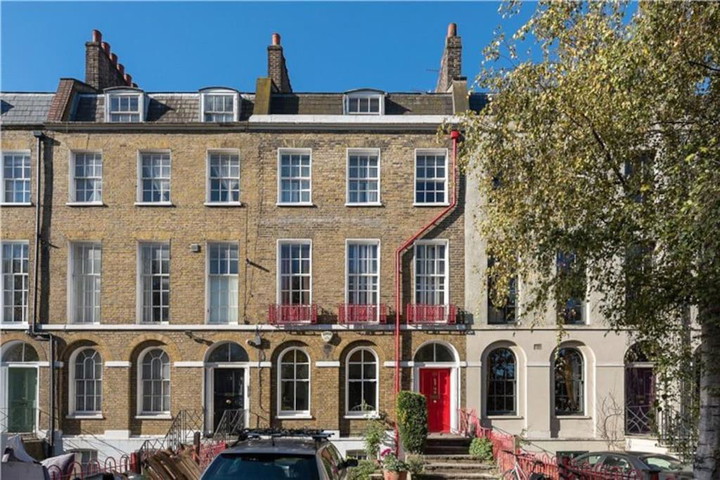 Entire Ground Floor Flat, Free Off-street Parking And Large Garden - Central London