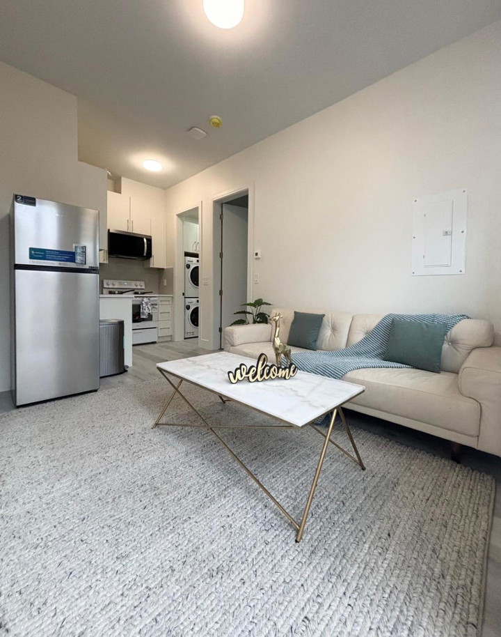South Surrey Secondary Suite With Kitchen - White Rock