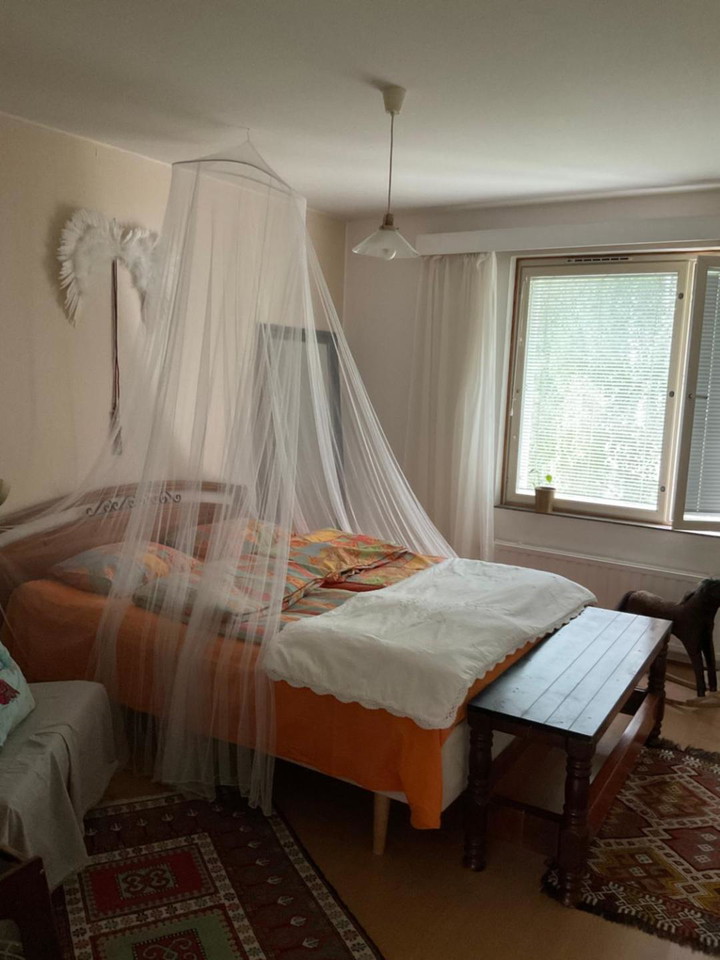 Makuuhuone Retrohenkisessä Taiteilijakodissa - Tampere Kaleva - Tampere