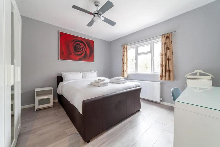 Spacious 4 Bedroom House In Selhurst Park - Greenwich