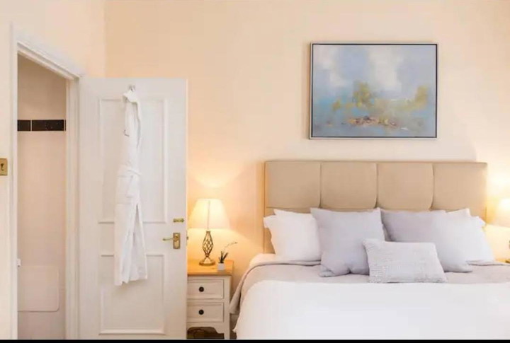 London Guest Room - Brentford