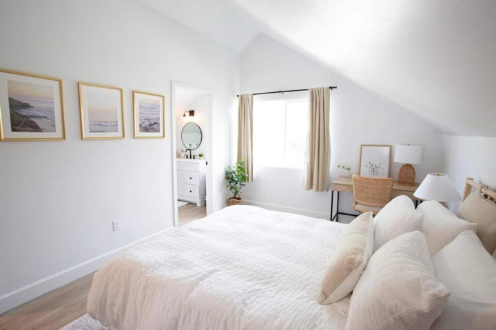 Coastal, Elegant, Modern, King Bed - San Diego, CA