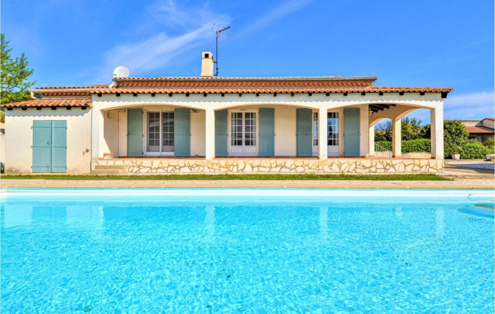 Beautiful Home In Bellegarde - Arles