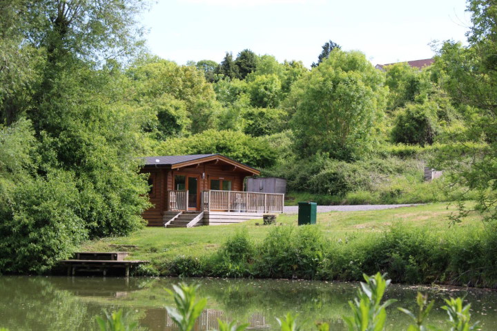 Viaduct Fishery Lodges - Glastonbury