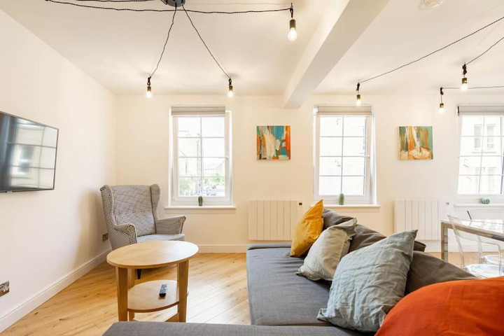 Central, Bright 2 Bed Flat - Edinburgh
