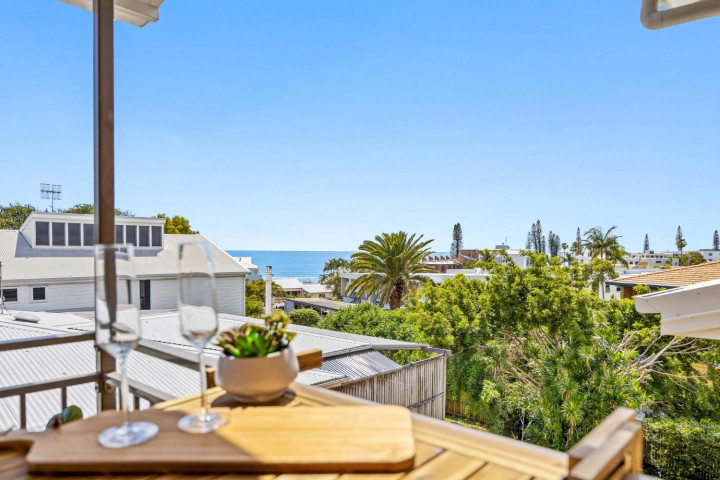 Quaint 2-bed Beach Abode With Ocean Views - Buderim