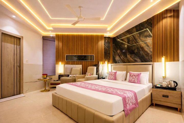 Hotel Transit By Star Group - Gurugram