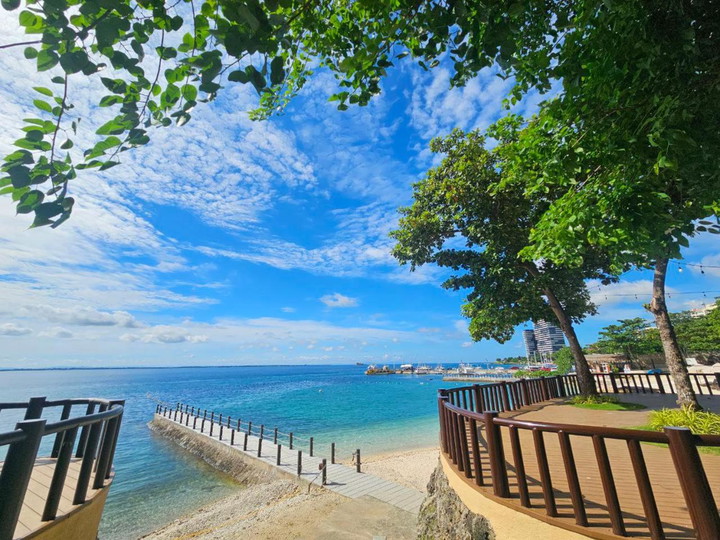 Savoy Hotel Mactan Cebu Near Newtown Beach - Cebu