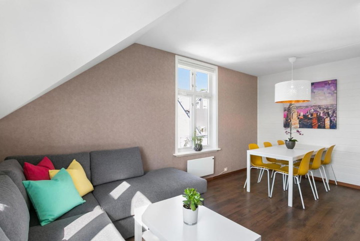 Large Apartment With 5 Bedrooms, 2 Bathrooms And Roof Terrace - Ålesund