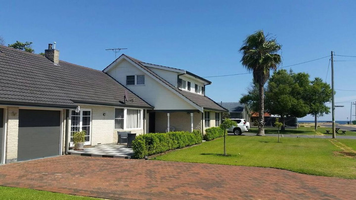 Luxury 5-bedroom Ocean-view Coastal Escape - Busselton