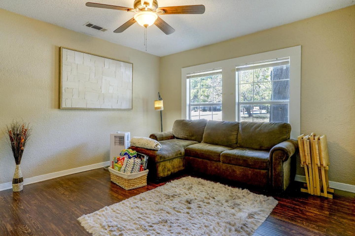 Walk To At&t Stadium! Bright Home W/ Private Yard - Arlington, TX