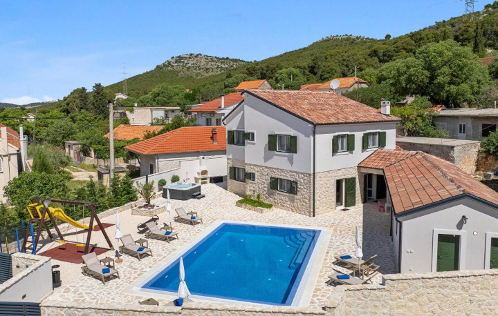 Amazing Home In Dubrava Kod Sibenika With Sauna - Šibenik