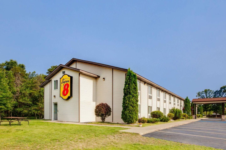Super 8 By Wyndham Grayling - Grayling, MI