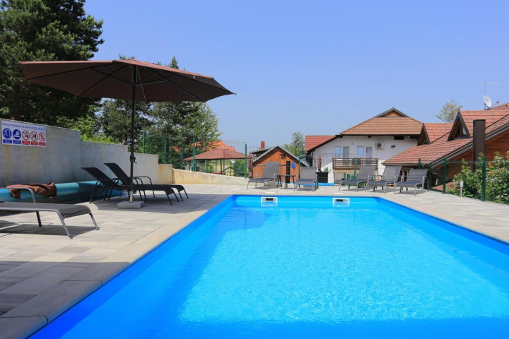 Family-friendly Apartments With Swimming Pool Grabovac, Plitvice - 17532 - Chorwacja