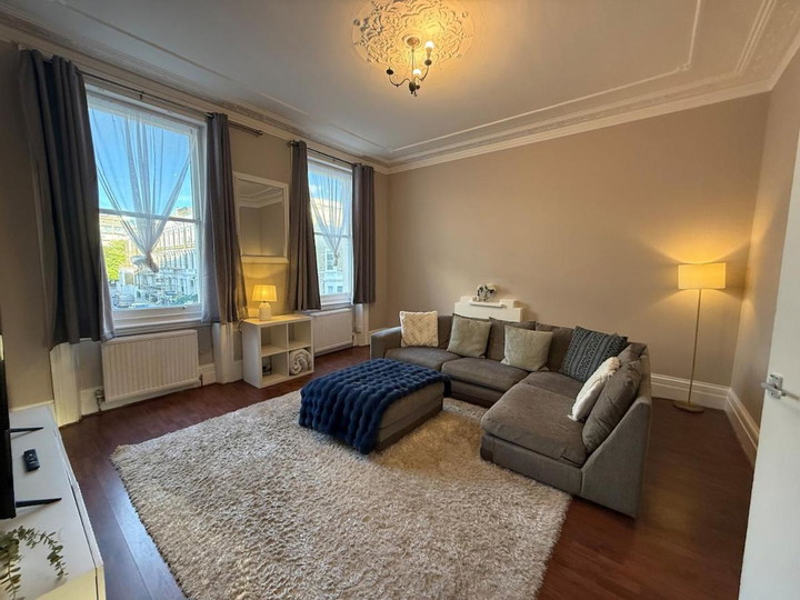 2-bed Triplex With Private Terrace Next To Tube - Central London