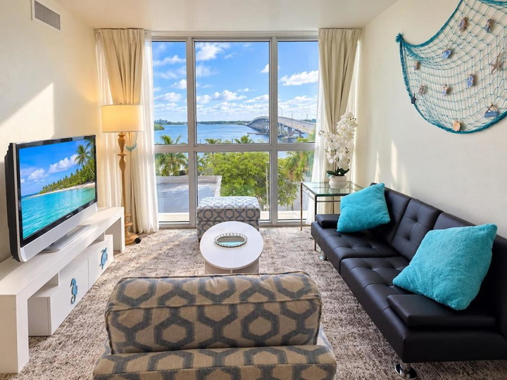 Sunset Paradise Apartment, Pool, River View - Fort Myers, FL