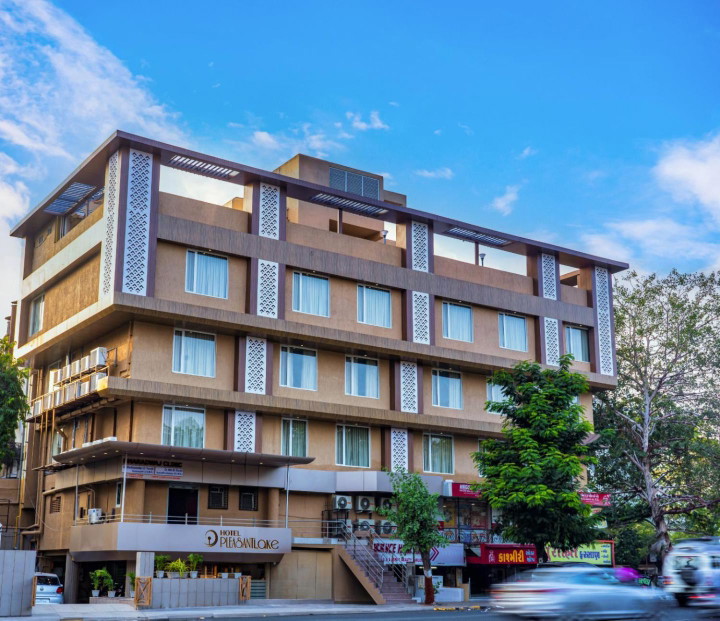 Hotel Pleasant Lake - Ahmedabad
