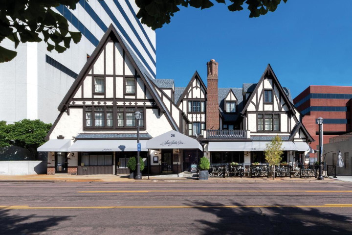 Seven Gables Inn, St Louis West, A Tribute Portfolio Hotel - Clayton, MO