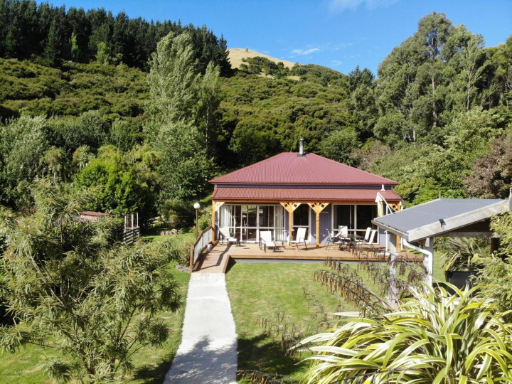 Koromiko Cottage At Lochsloy Farmstay Little River - South Island