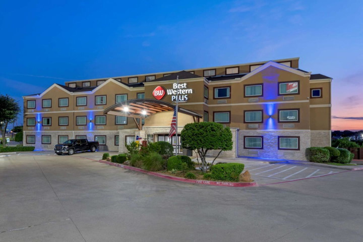 Best Western Plus Arlington North Hotel & Suites - Grand Prairie, TX