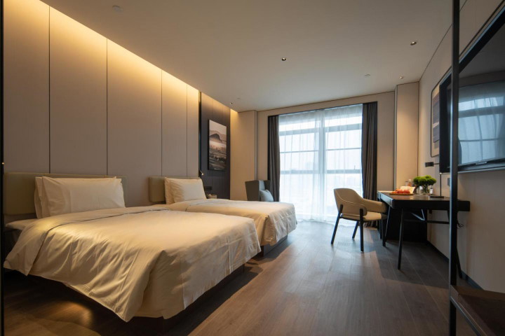 Atour Hotel Zigong Huashang International City Summit Park - Zigong