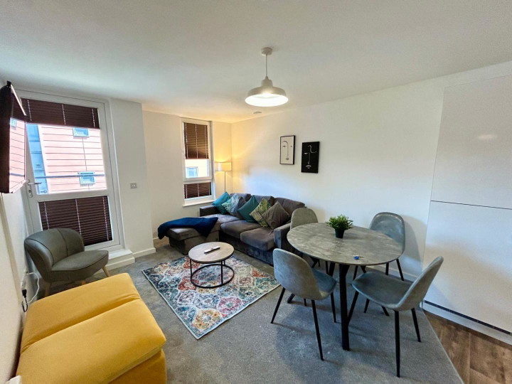 2 Bedroom, 2 Bathroom Modern Apartment Close To Ocean Village, Free Parking, Single Or Double Beds - Southampton, UK