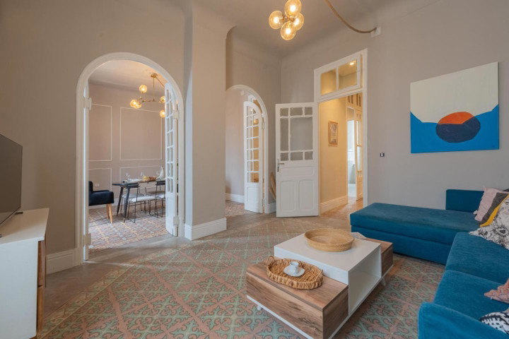 Quiet, Volumes And Light In Downtown Tunis - Tunisz