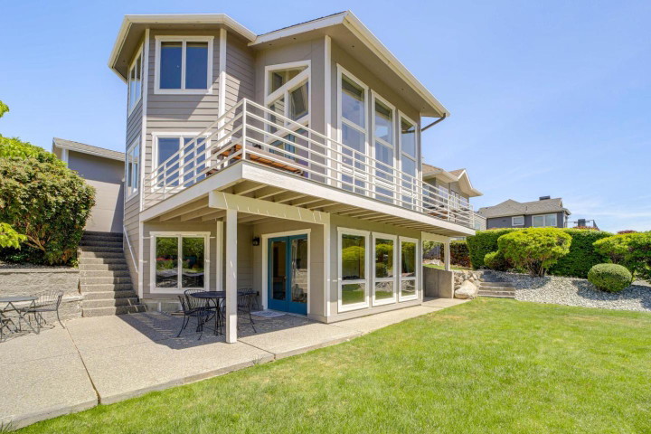 Modern Retreat W/ Hot Tub - Steps To Lake Chelan! - Lake Chelan, WA