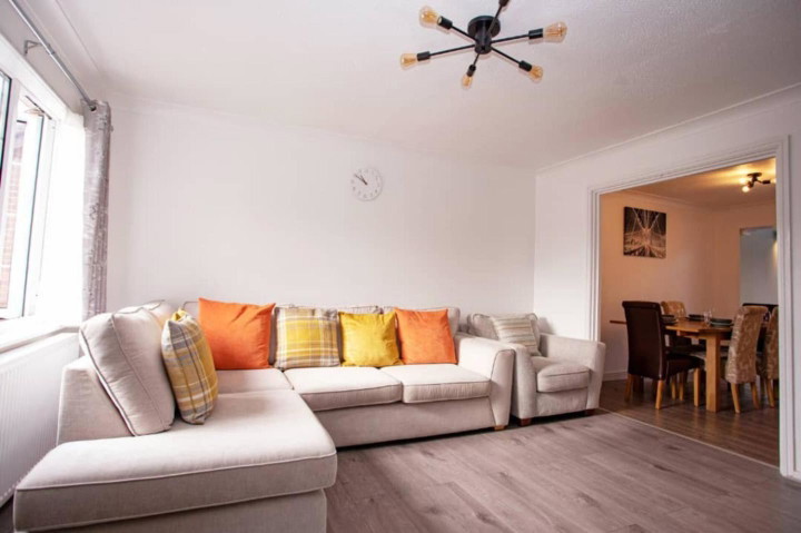 Cozy 3-bedroom Home In Luton - Dunstable