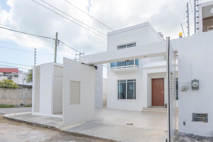 Casa Privada Con Dos Habitaciones Y Alberca En Chetumal - Chetumal