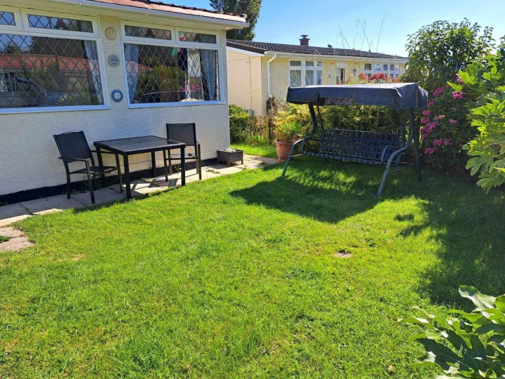 Beach & Tonic Beachside Chalet - Lincolnshire