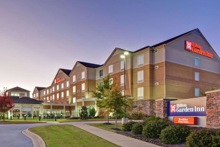 Hilton Garden Inn And Fayetteville Convention Center - Fayetteville, AR