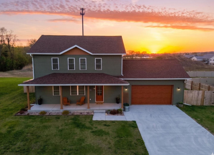 New/quiet Family Haven/pet Secured Backyard - Baraboo, WI