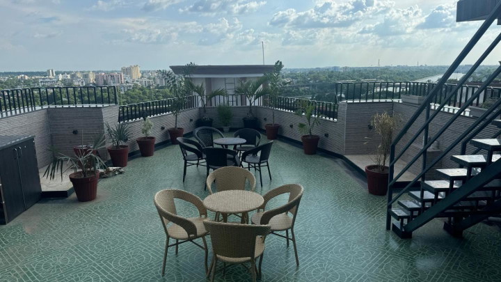 Riverfront Penthouse Studio With Spacious Terrace - Lucknow