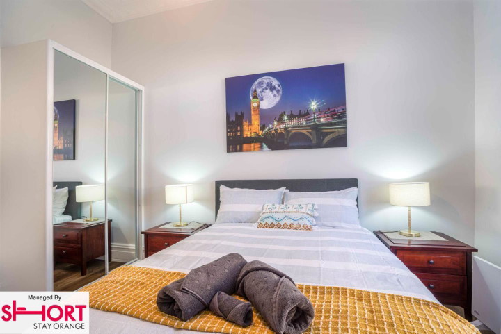 Paddington Villa 2 - Close To Town - Orange